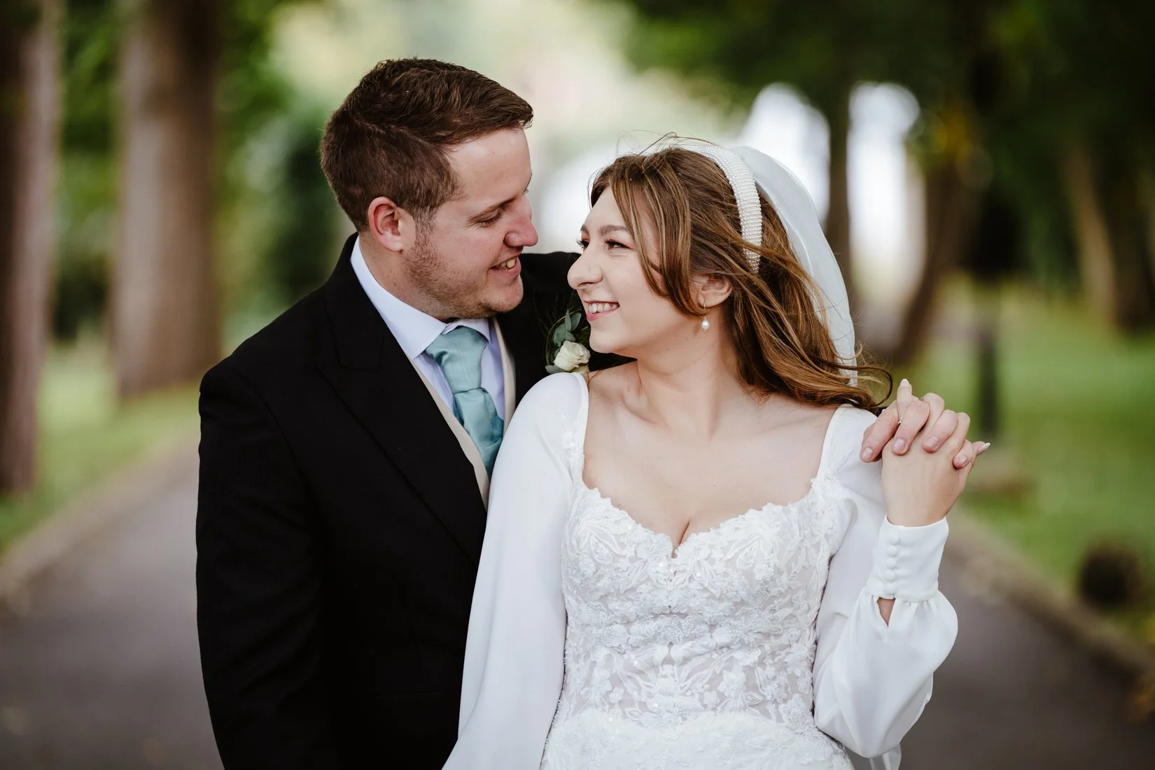 Voco Oxford Thames Wedding Photographer - Tamara and Rob