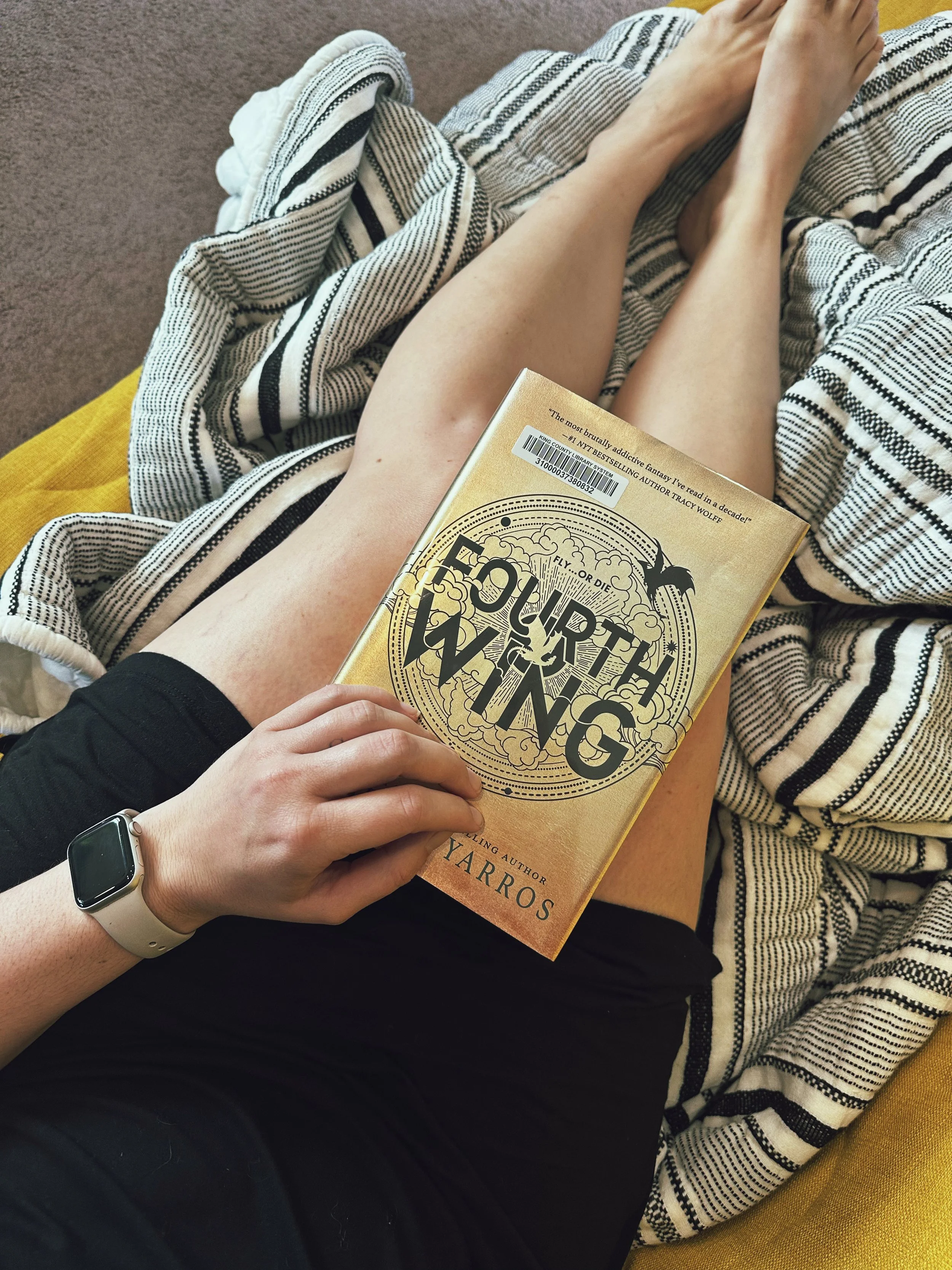Book Review | Fourth Wing | Rebecca Yarros — Dark Side of the Word