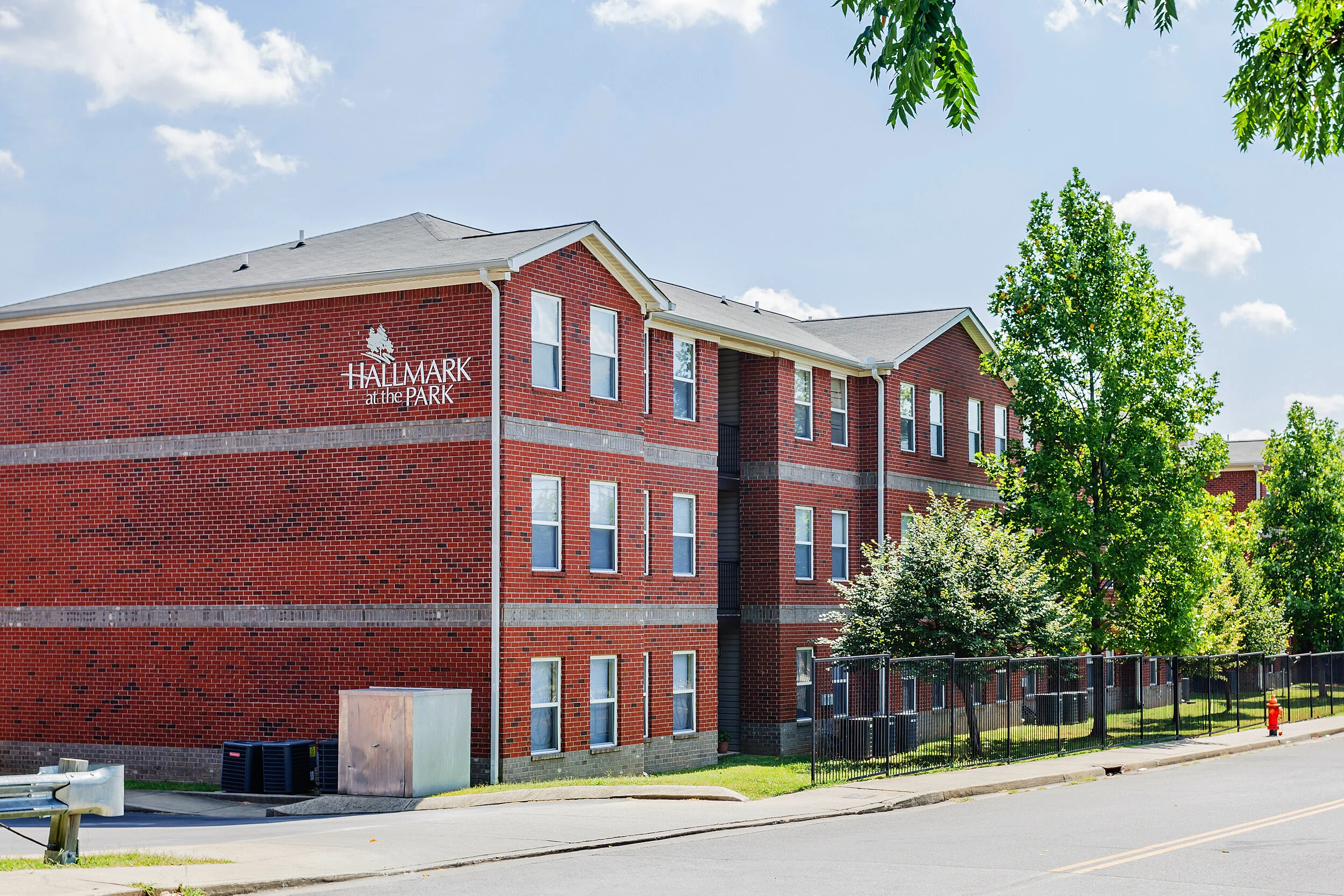 Hallmark at the Park | Affordable Apartments in Nashville