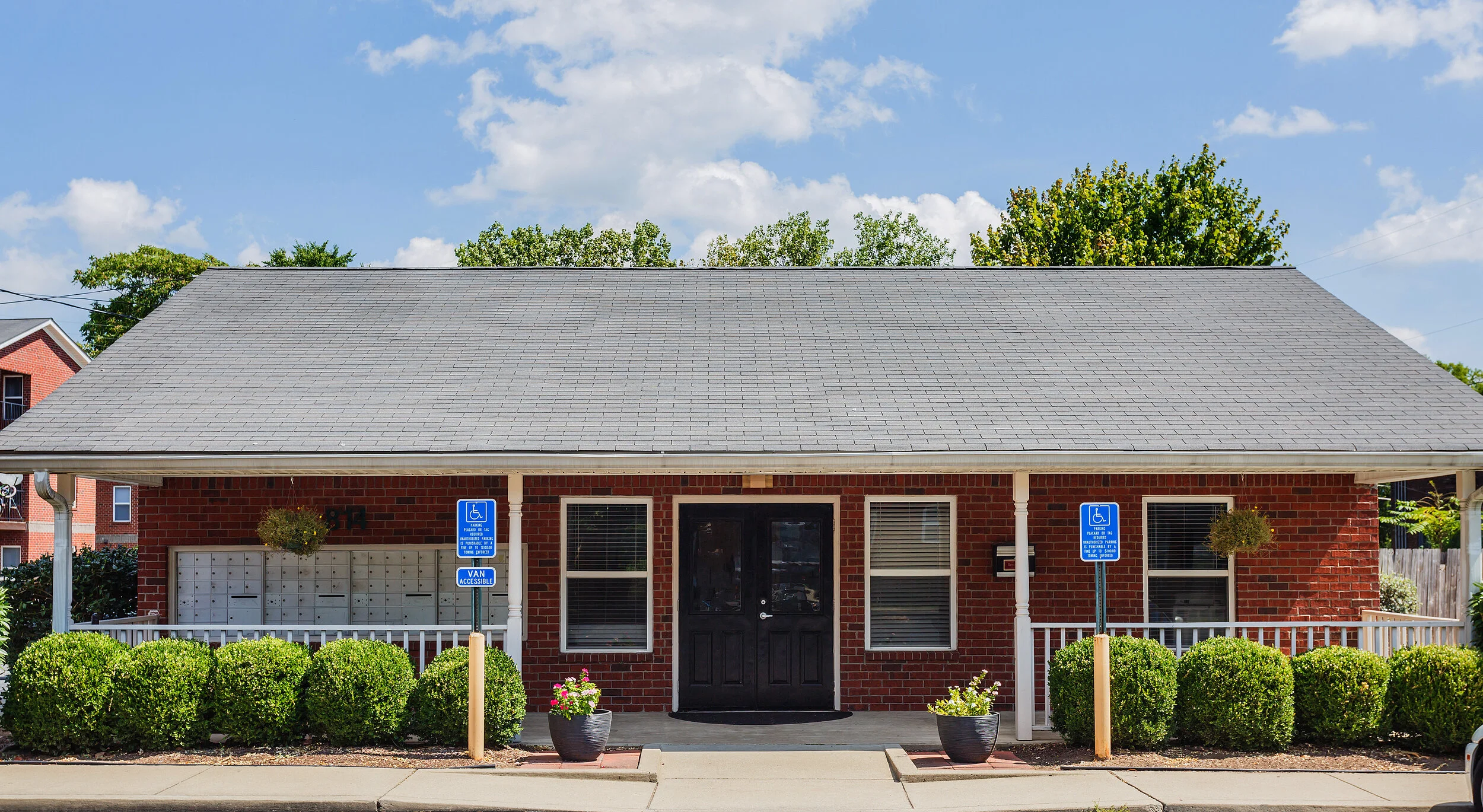 Hallmark at the Park | Affordable Apartments in Nashville