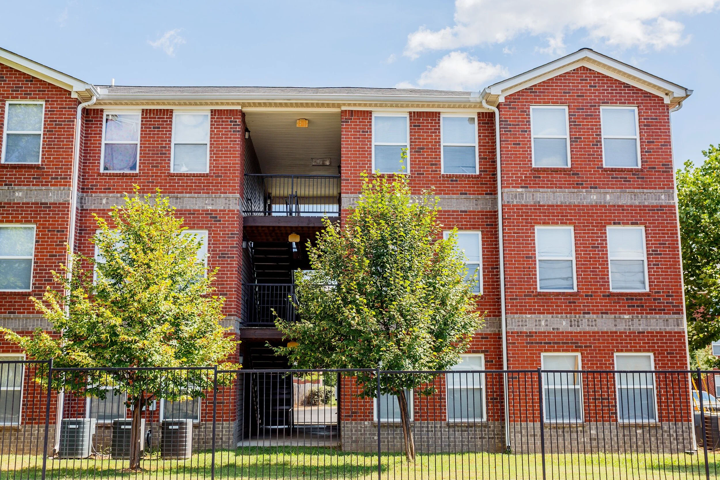 Hallmark at the Park | Affordable Apartments in Nashville