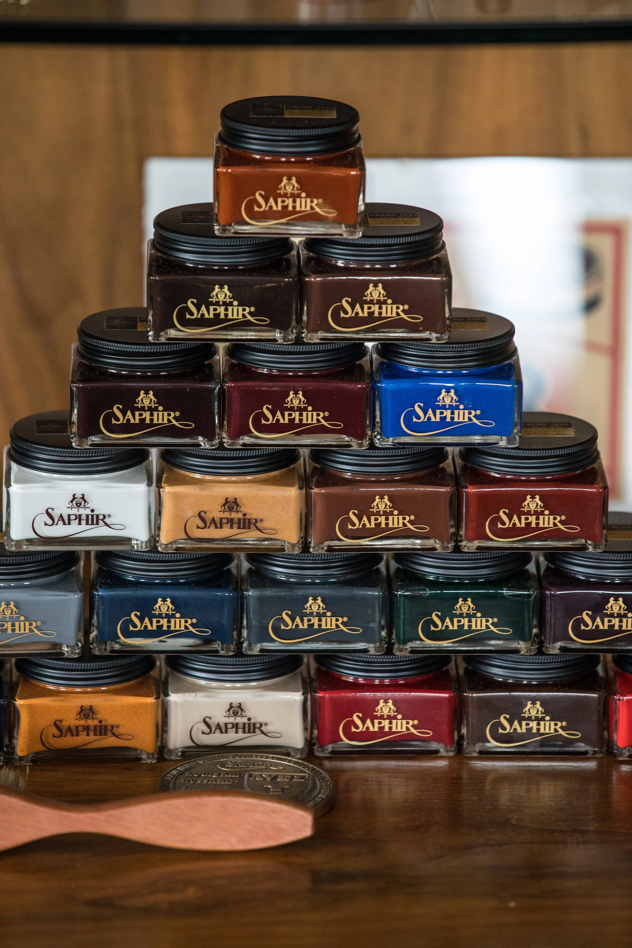 Saphir - Visite de l’entreprise qui produit les meilleurs cirages au ...