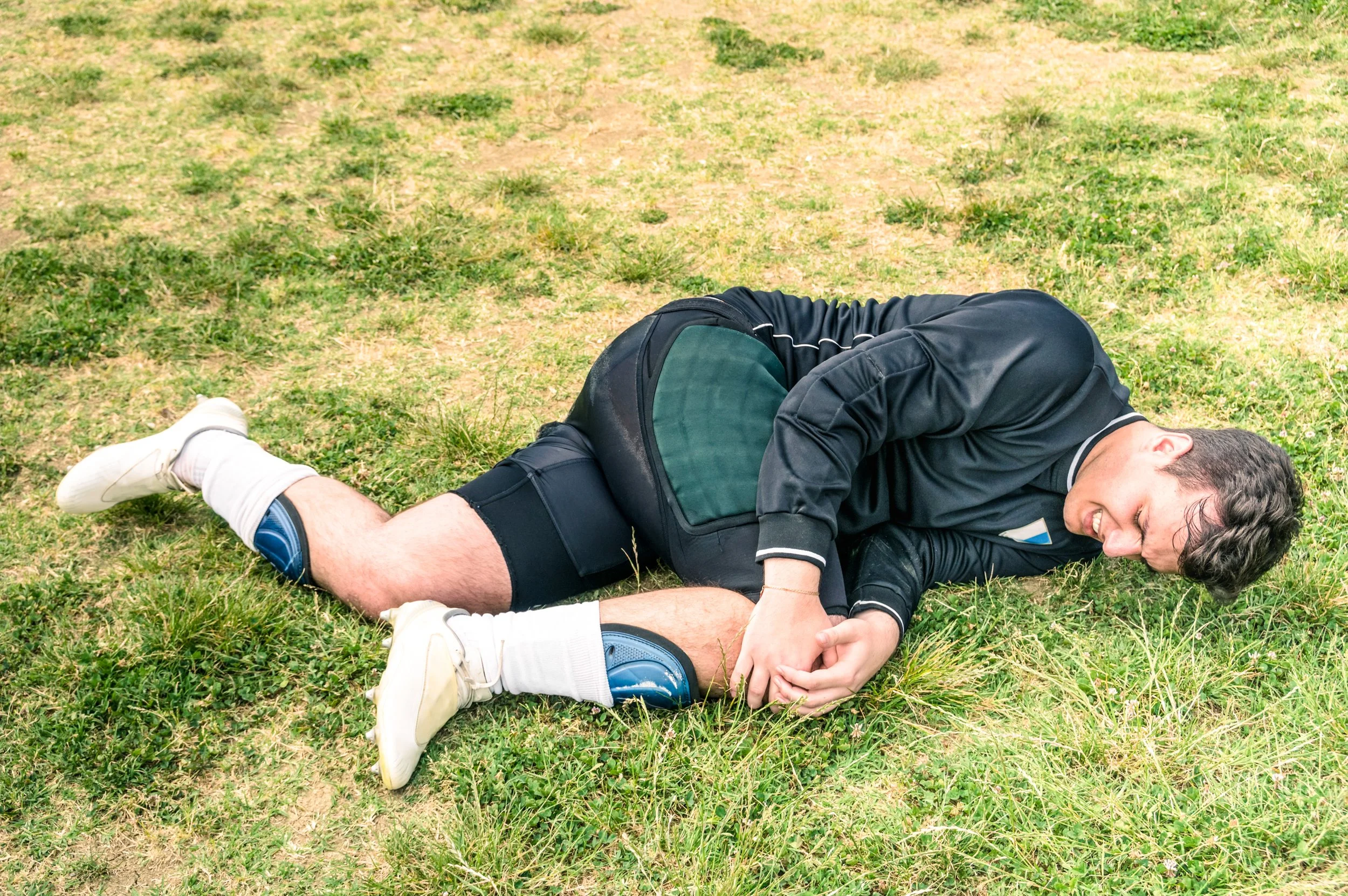 Torn Meniscus Causing Locking Sensation, Swelling And Pain In The Knee ...