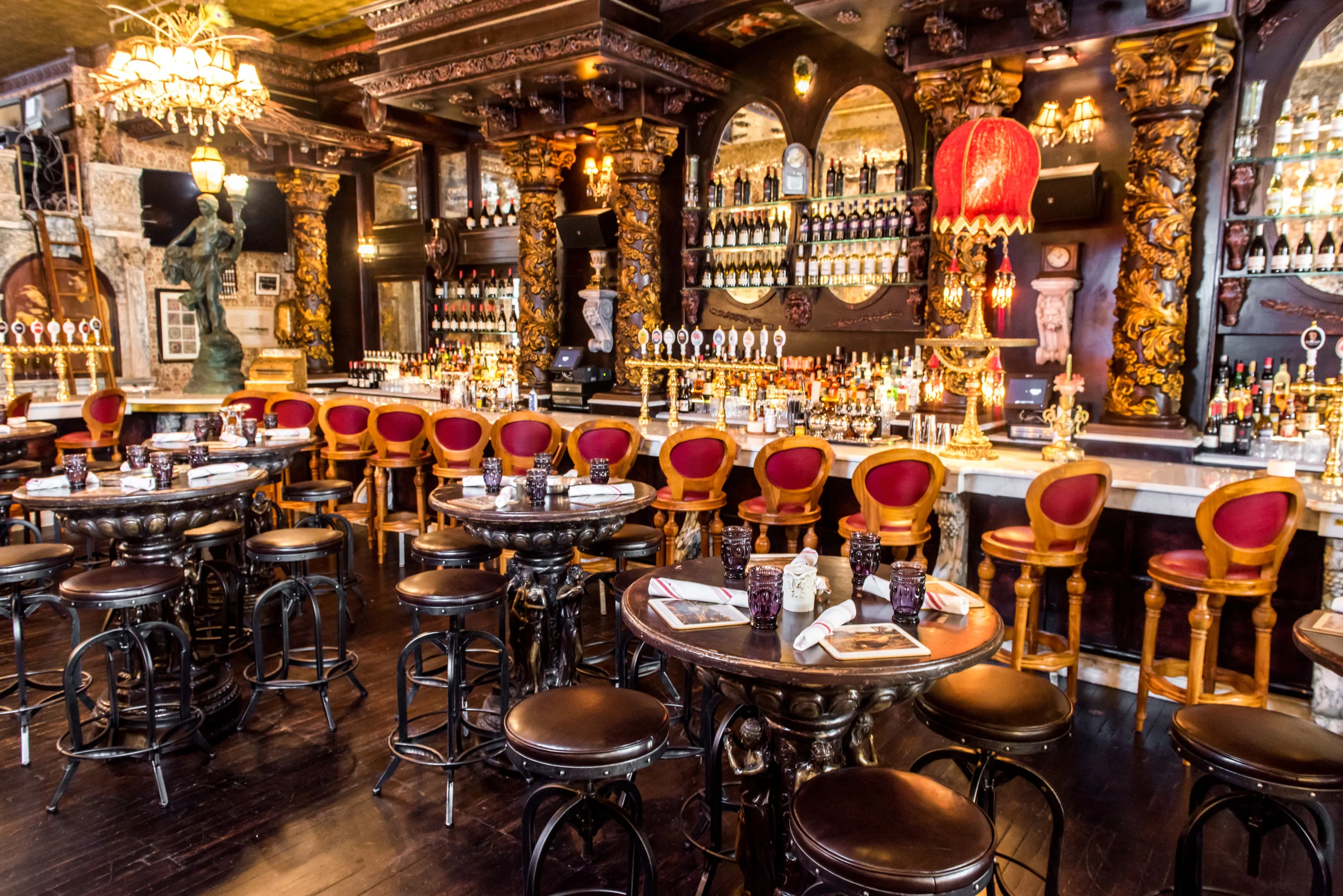 Reservations - Oscar Wilde Bar & Restaurant