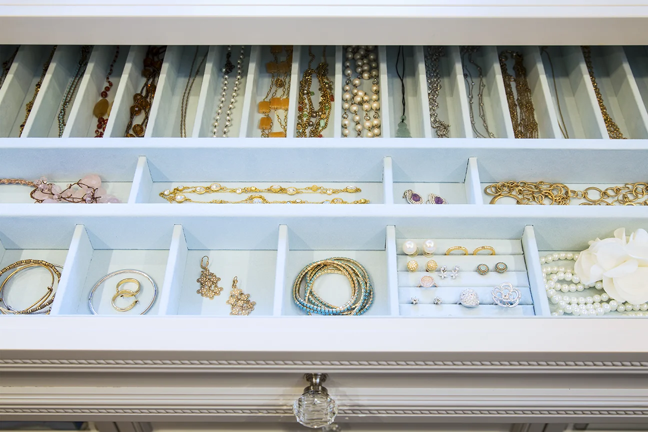 BOUTIQUE ON A BUDGET — LA CLOSET DESIGN