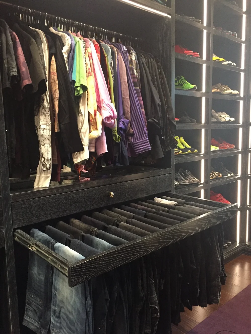 ROCK-AND-ROLL DRESSING ROOMS — LA CLOSET DESIGN