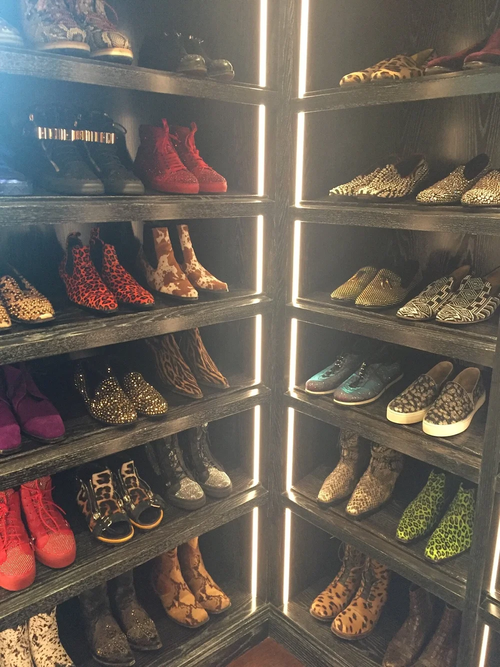ROCK-AND-ROLL DRESSING ROOMS — LA CLOSET DESIGN