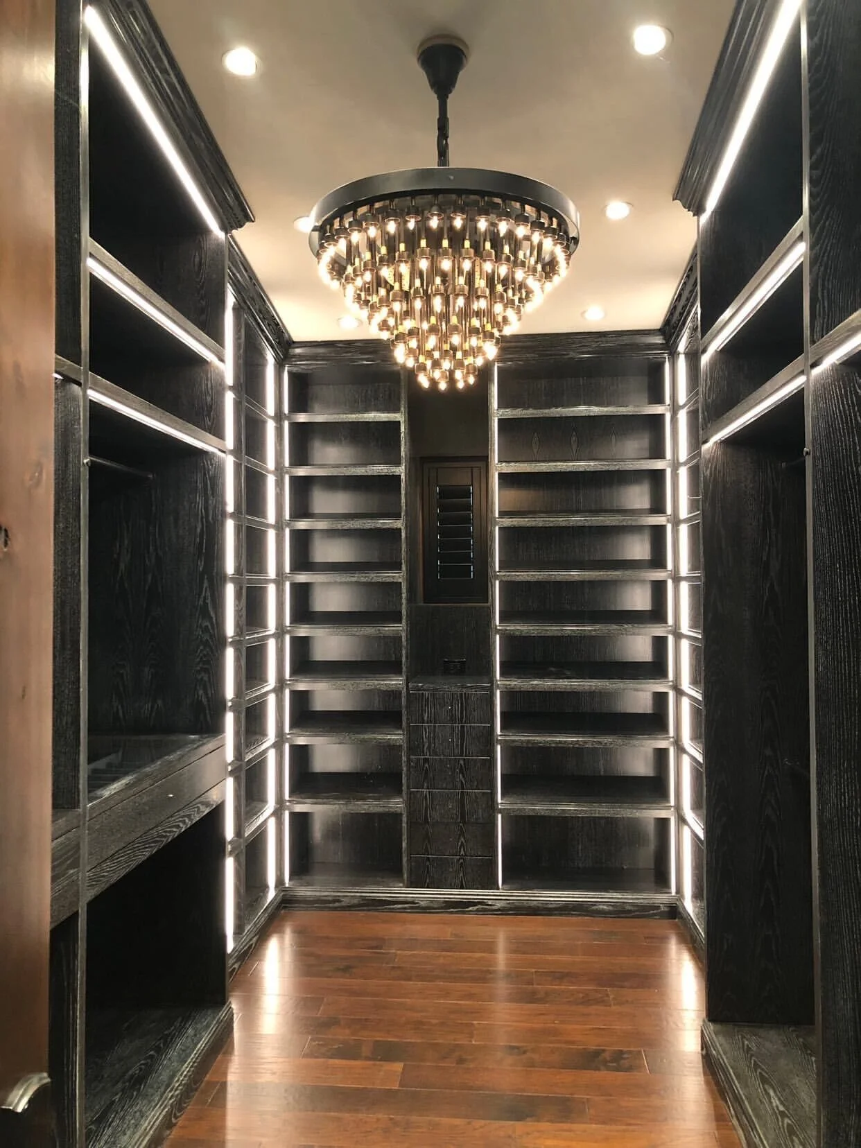 ROCK-AND-ROLL DRESSING ROOMS — LA CLOSET DESIGN