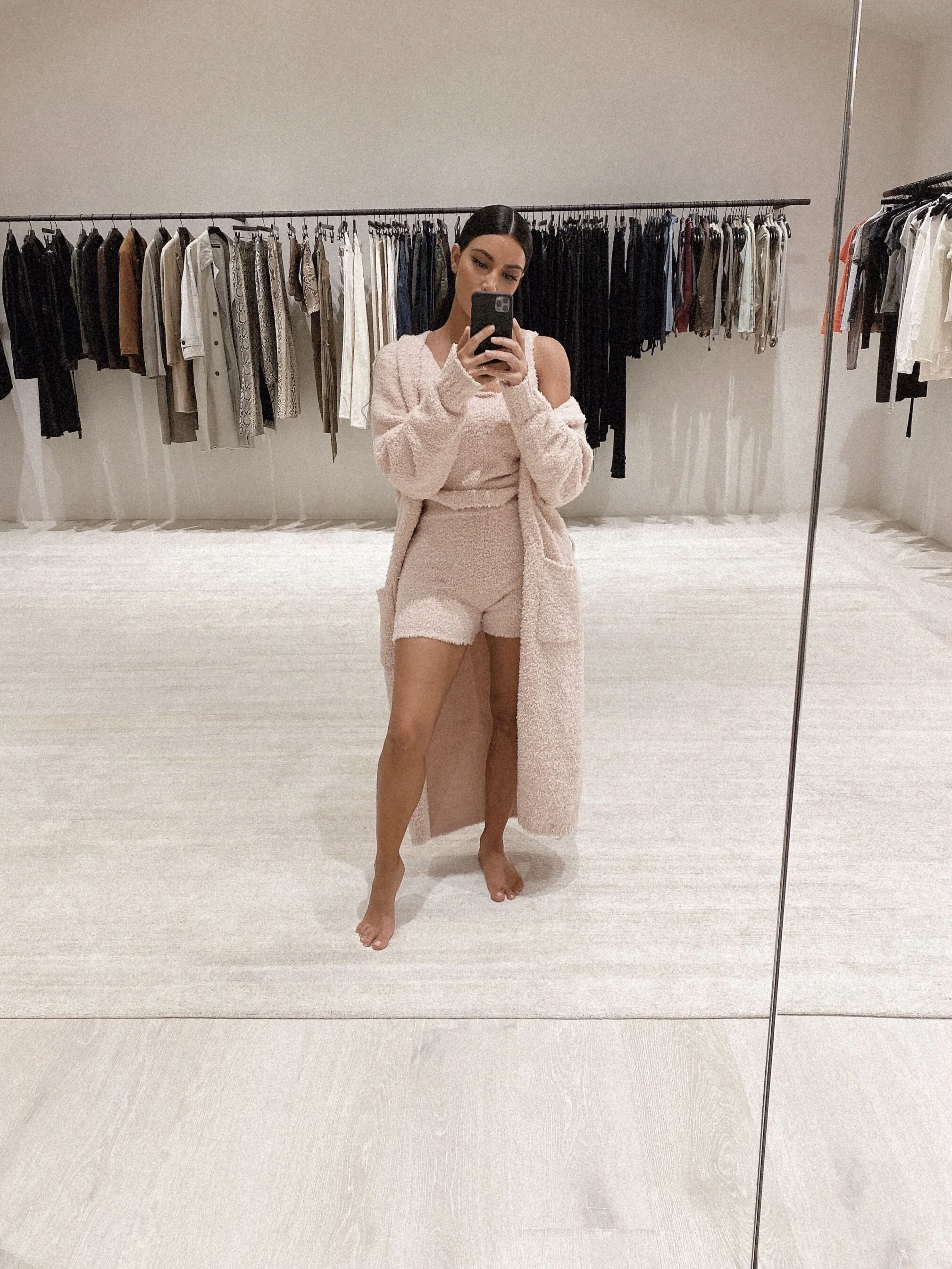 KIM KARDASHIAN’S LUXE CLOSET — LA CLOSET DESIGN