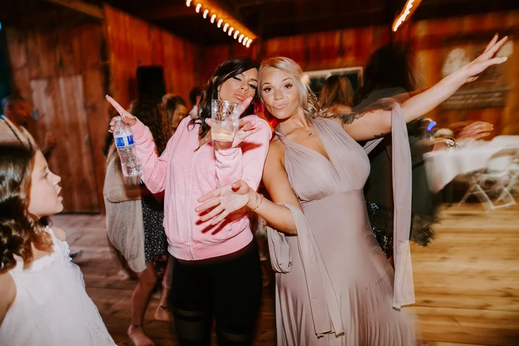 3 Ways to Keep Your Guests at the Reception — Betty Boyce Photography