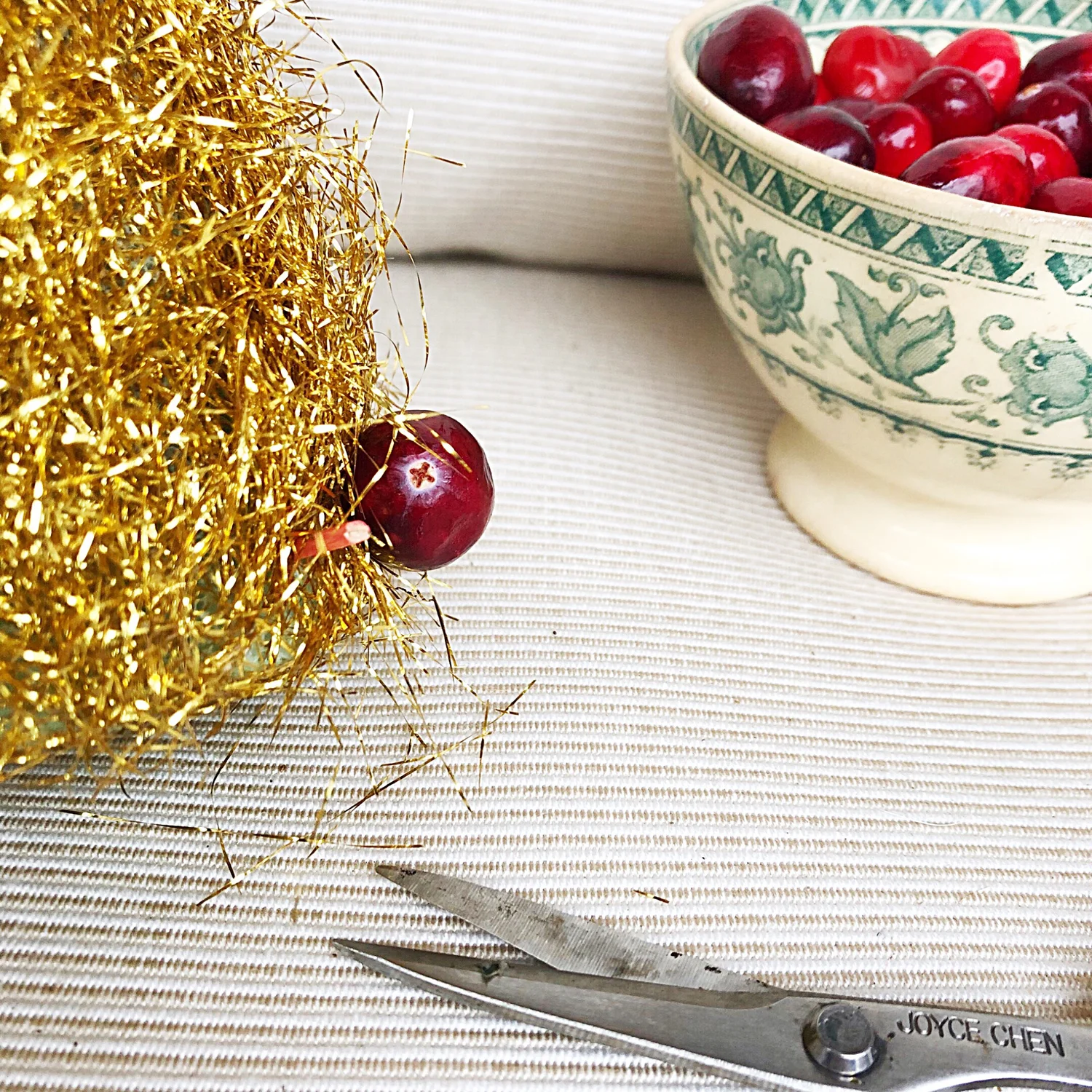DIY Cranberry Topiary - Perfect for Your Last Minute Holiday Decor ...
