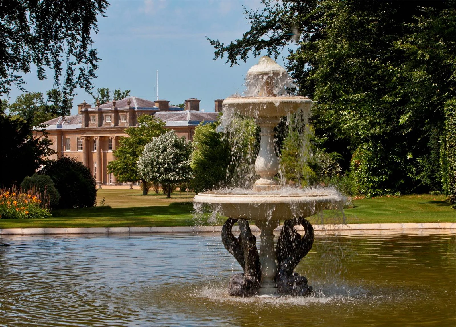 The Stunning British Estate Hackwood Park — Francis York