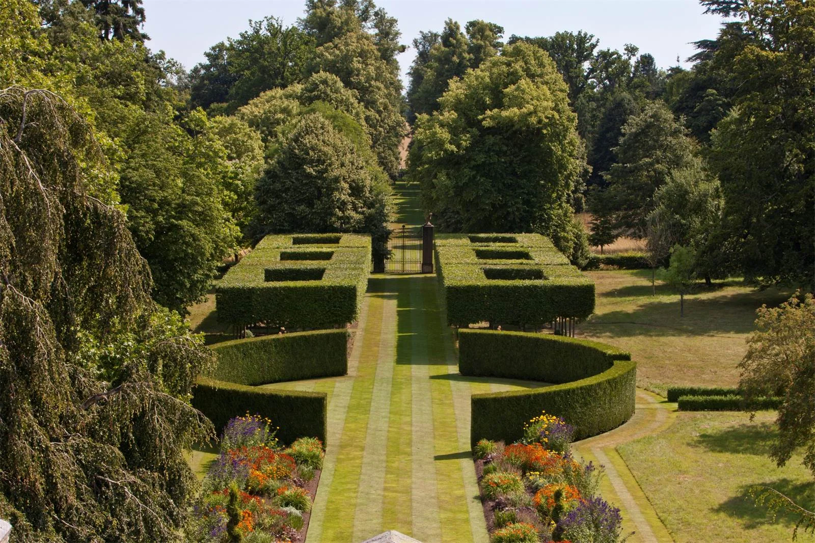 The Stunning British Estate Hackwood Park — Francis York