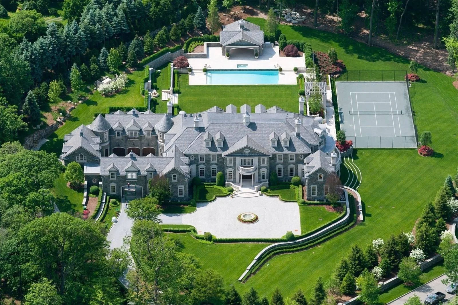 30 000 Square Feet Of Luxurious Living Space Only 8 Miles From 30-000-square-feet-of-luxurious-living-space-only-8-miles-from