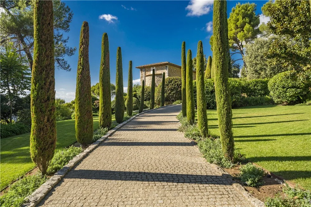 Beautiful Provençal Villa in the French Riviera Hillside — Francis York