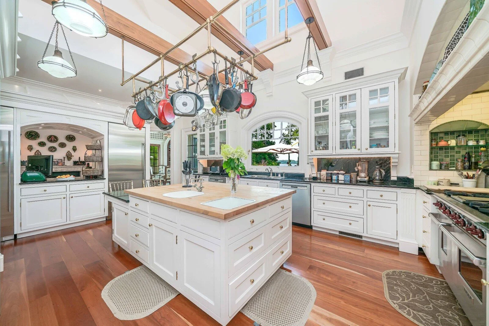 This Custom-Designed Family Home Looks Like a Postcard for the American ...