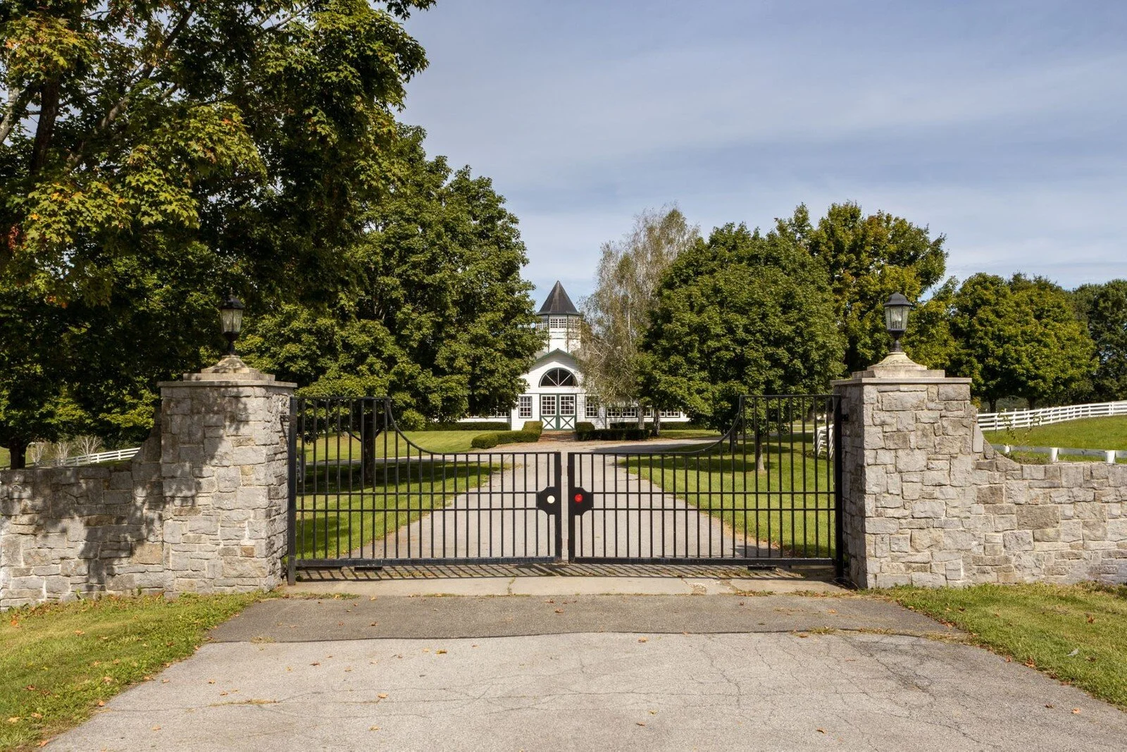 A Georgian Manor Home That Comes With a World-Class Equestrian Estate ...