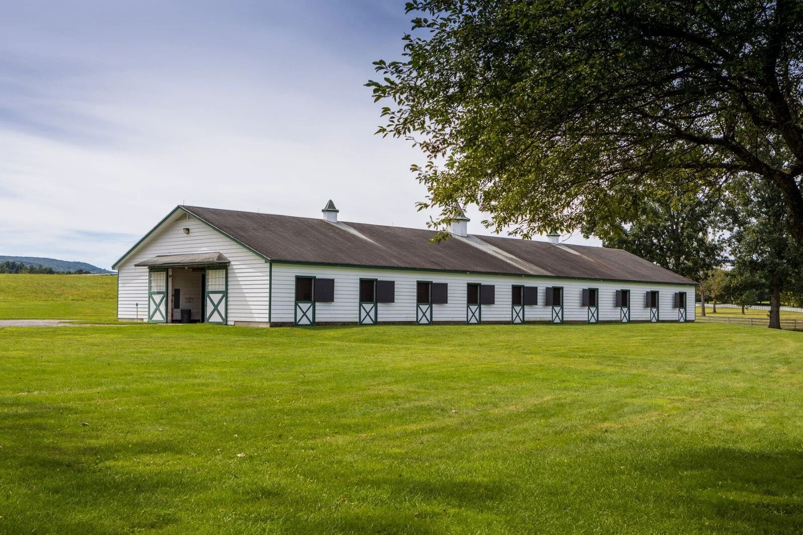 A Georgian Manor Home That Comes With a World-Class Equestrian Estate ...