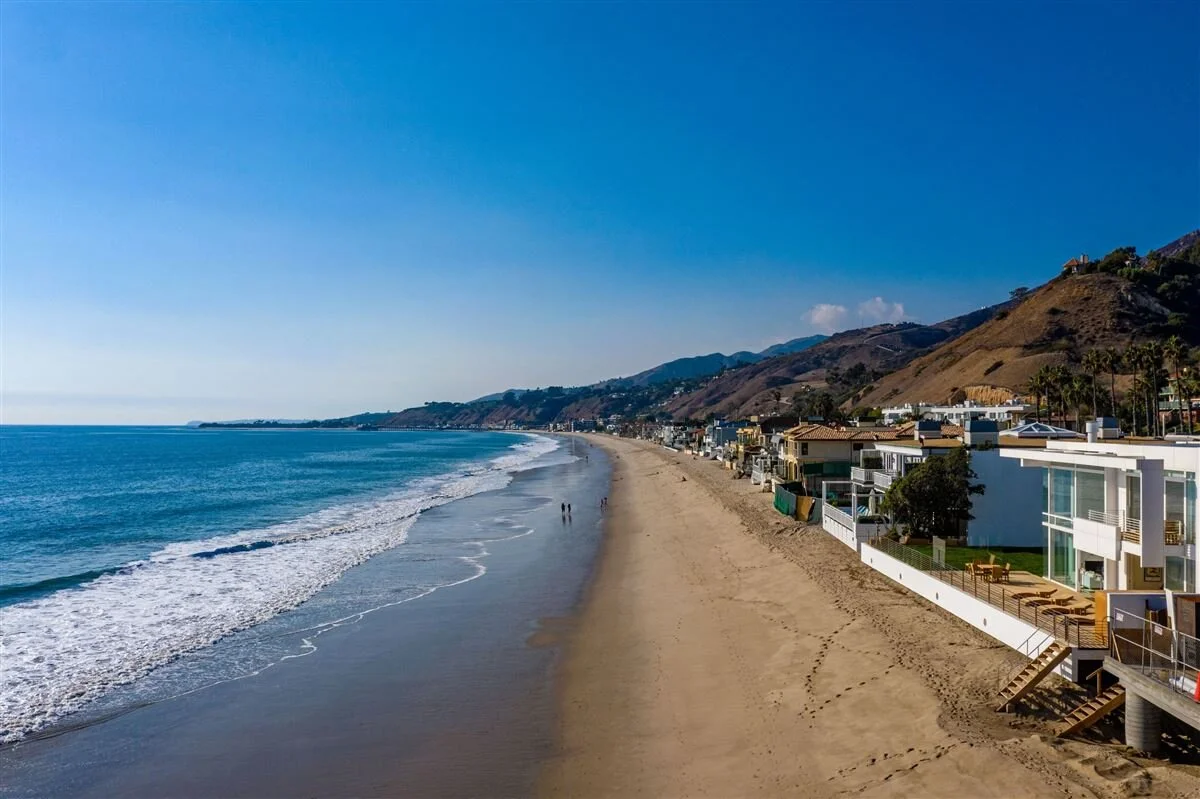 A Billionaire’s Beach House in Malibu, Designed by Richard Meier ...