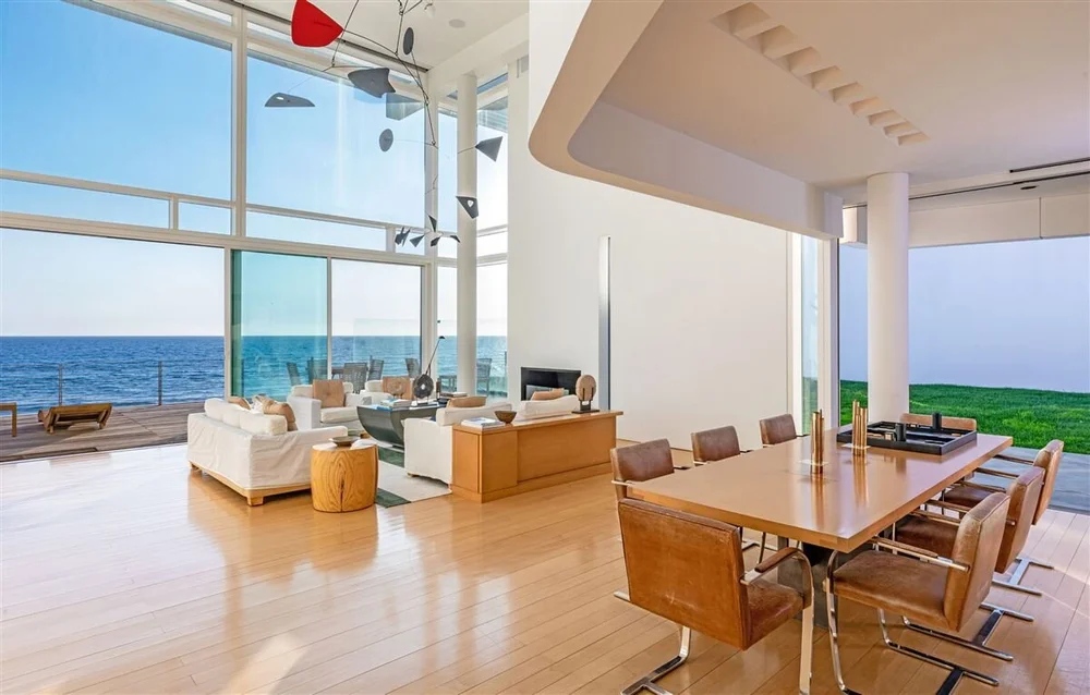 A Billionaire’s Beach House in Malibu, Designed by Richard Meier ...