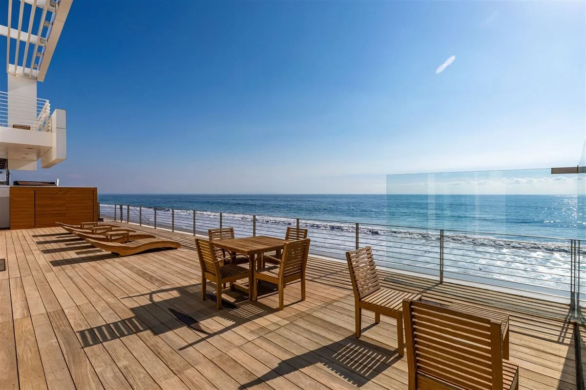 A Billionaire’s Beach House in Malibu, Designed by Richard Meier ...