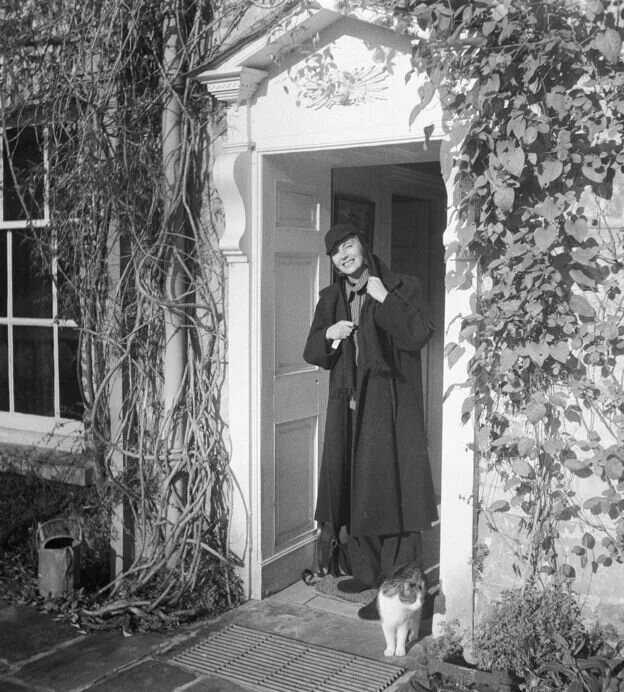 Reddish House, Cecil Beaton’s ‘Dream Home’ is On the Market for £4M ...