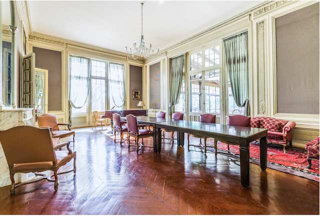 Norman-Style French Manor, 40 Minutes From Paris — Francis York