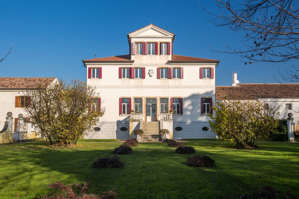 Luxury Compound Near Venice — Francis York
