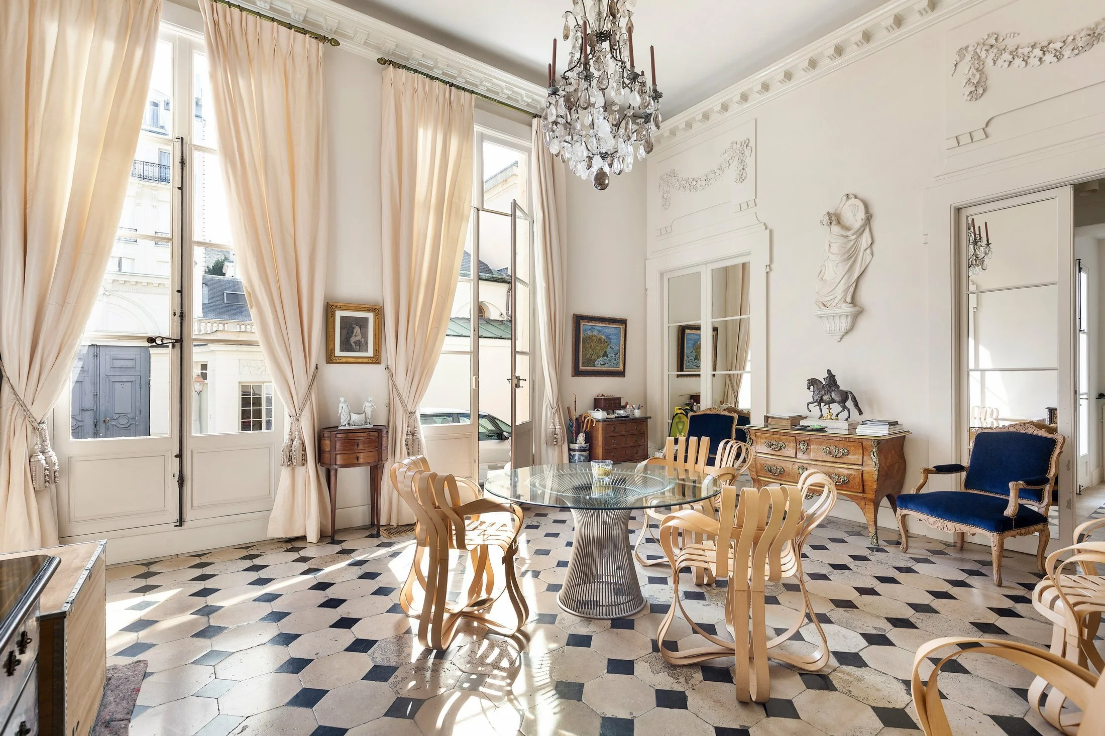 Private Mansion in the Heart of Paris — Francis York