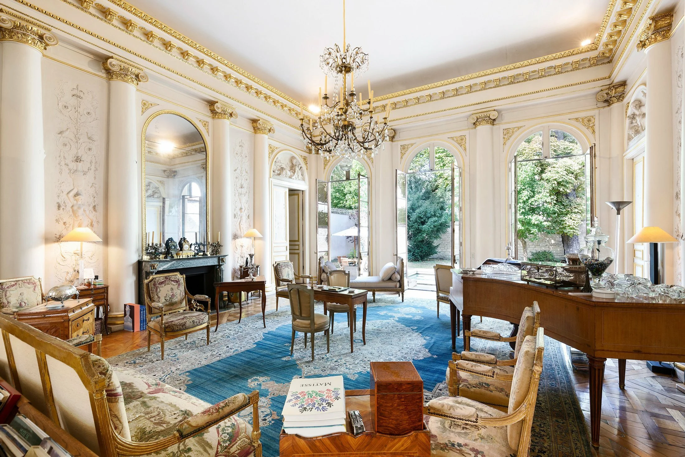 Private Mansion in the Heart of Paris — Francis York