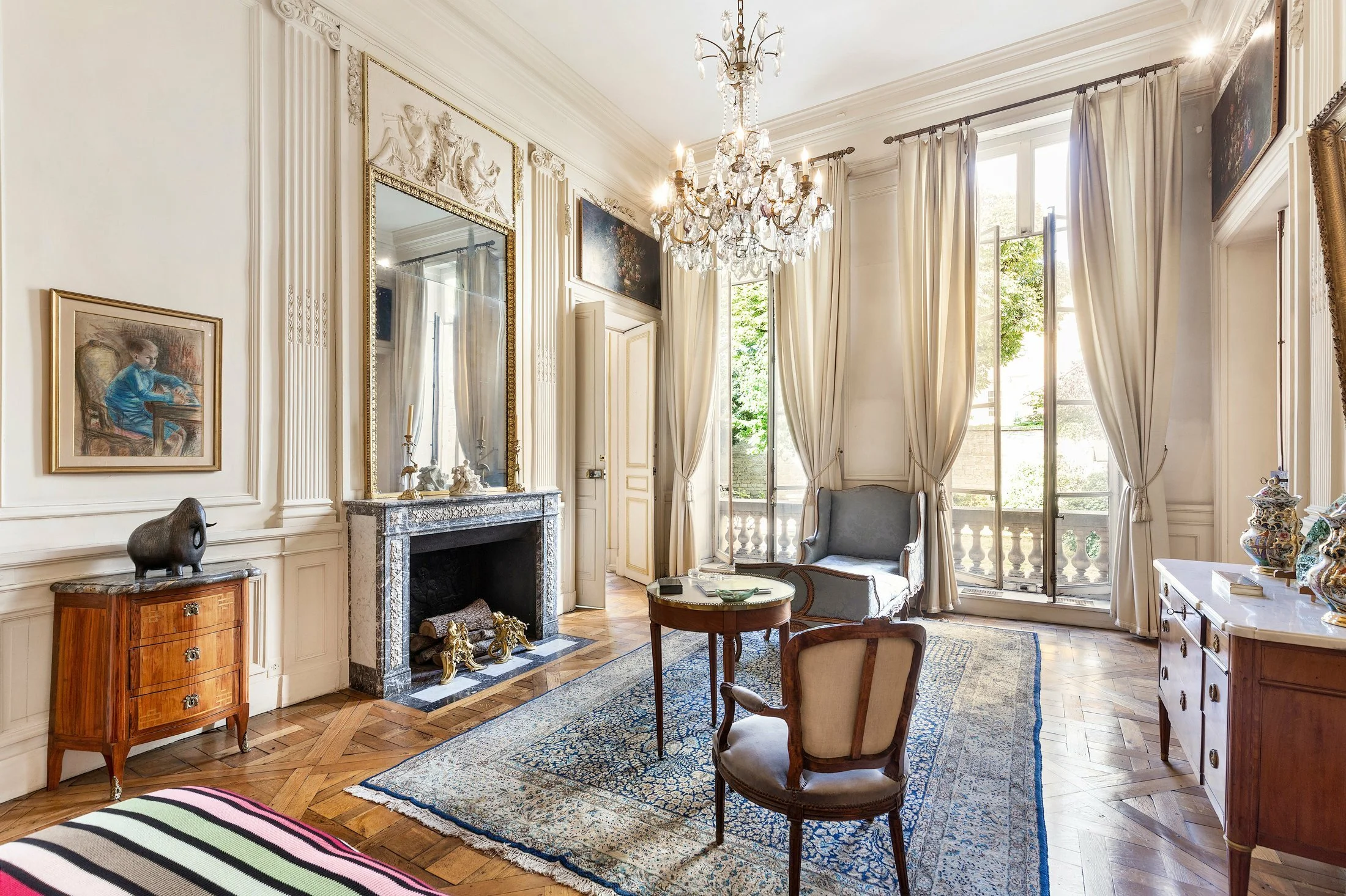 Private Mansion in the Heart of Paris — Francis York