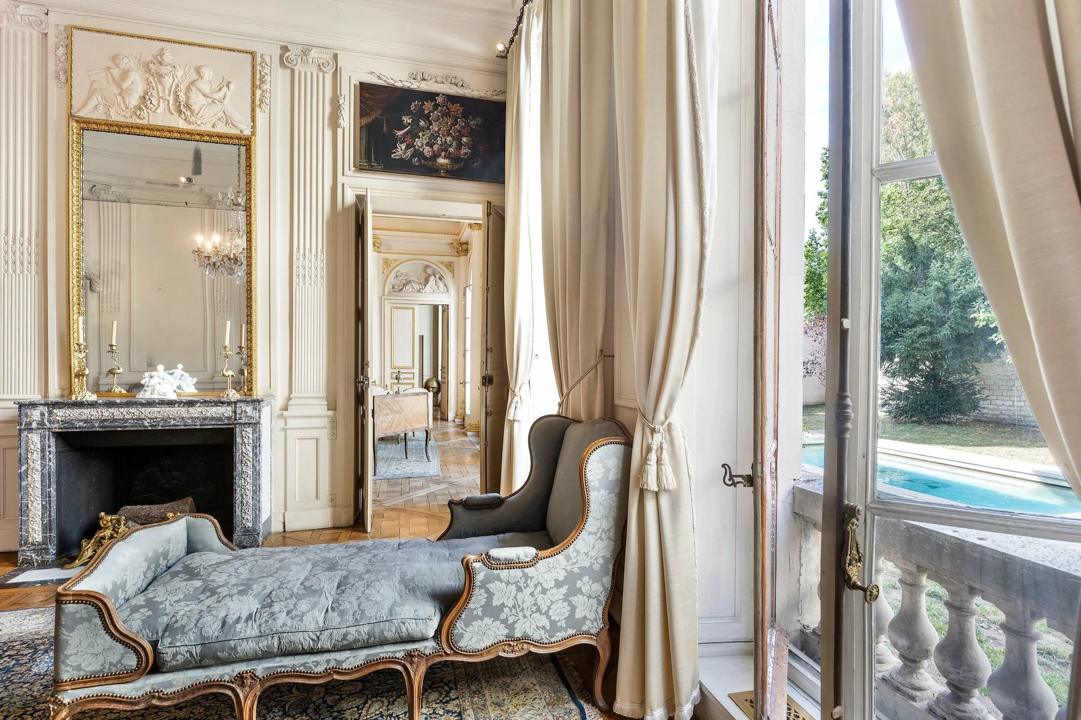 Private Mansion in the Heart of Paris — Francis York