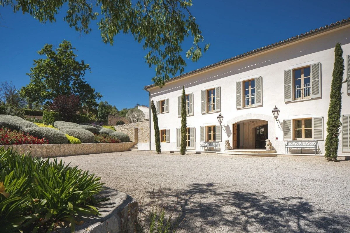 Luxury Villa on the Island of Mallorca — Francis York