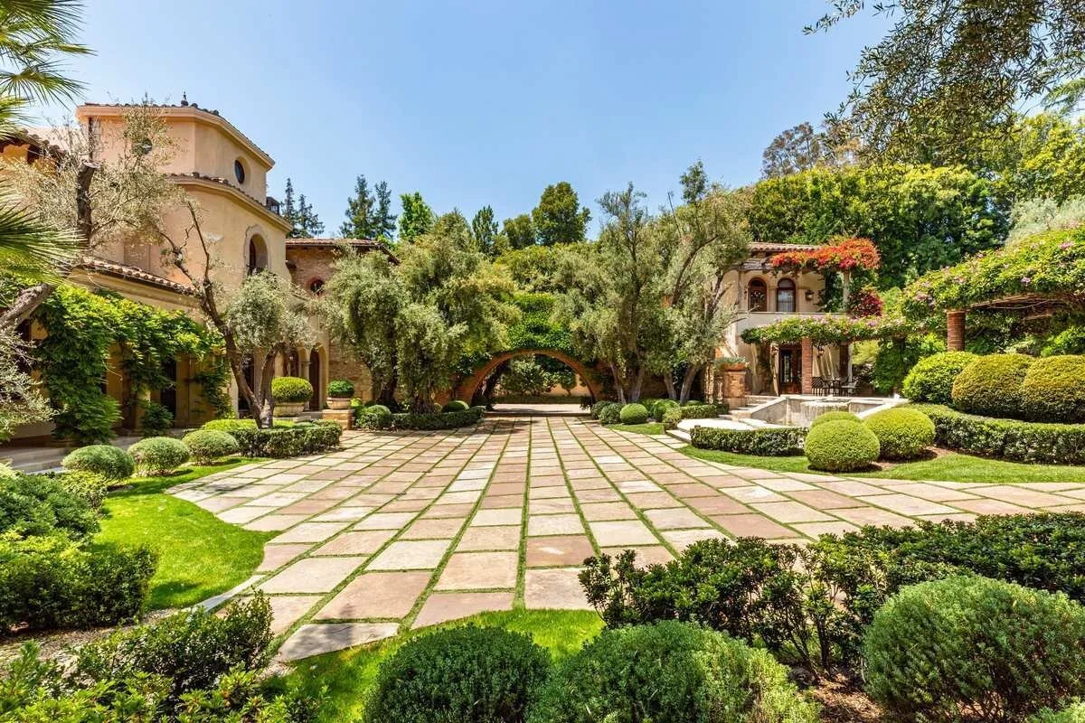 An Italian-Inspired “Palazzo” in the Heart of Los Angeles — Francis York