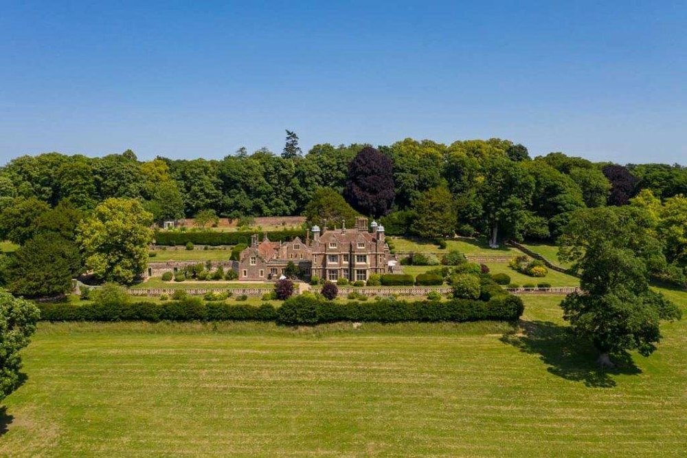 A 16th Century Elizabethan Country Manor — Francis York