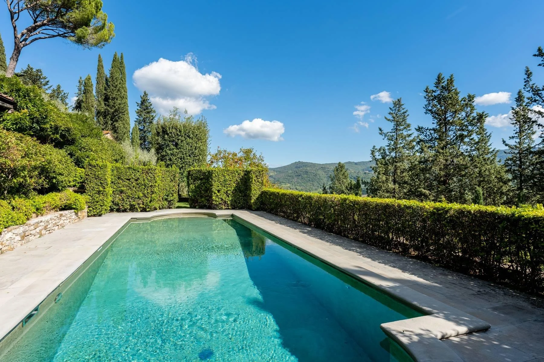 Luxurious Tuscan Villa in the Heart of Chianti, Italy — Francis York