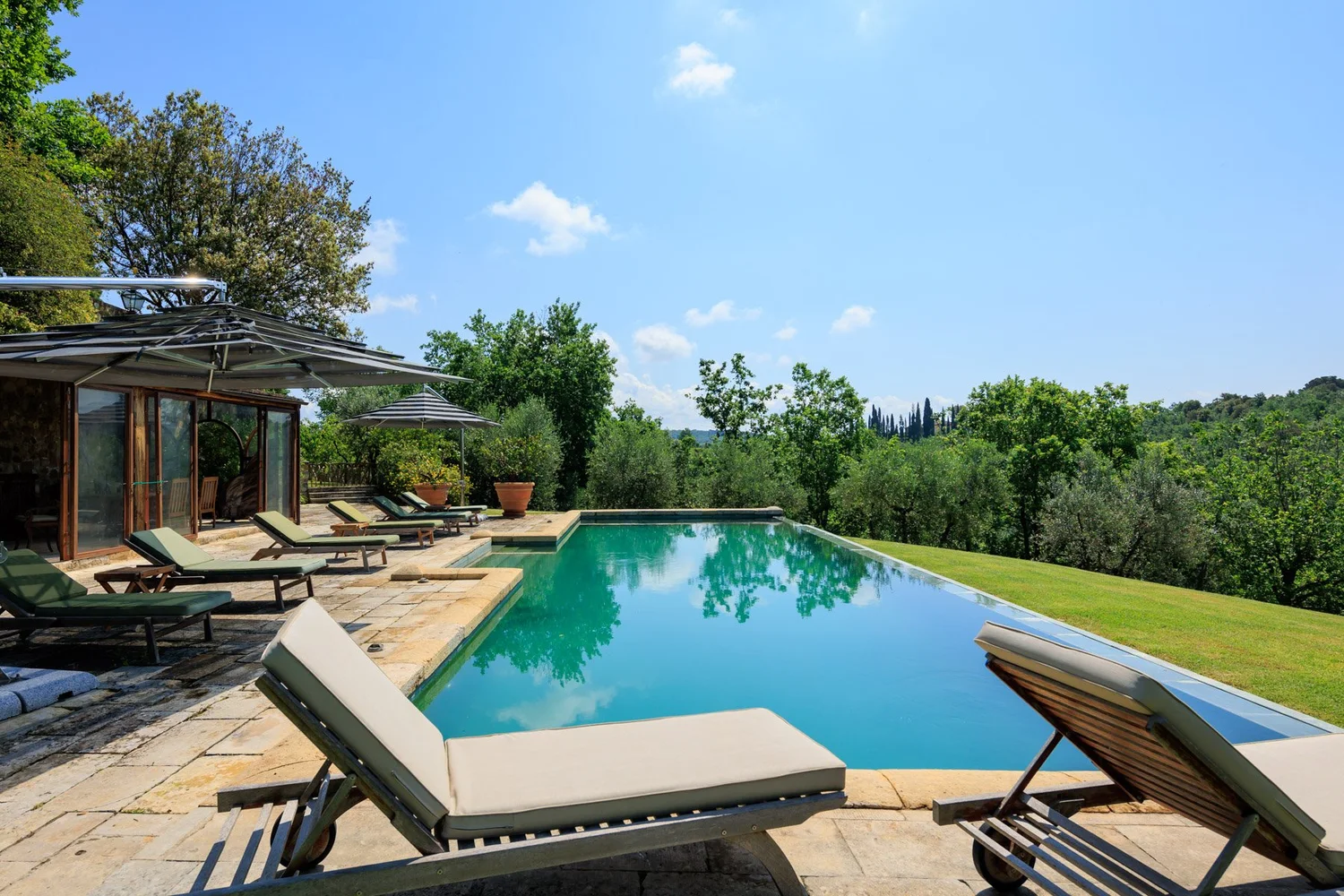 Tuscan Villa Near Siena With Super Tuscan Wine and Olive Oil Production ...