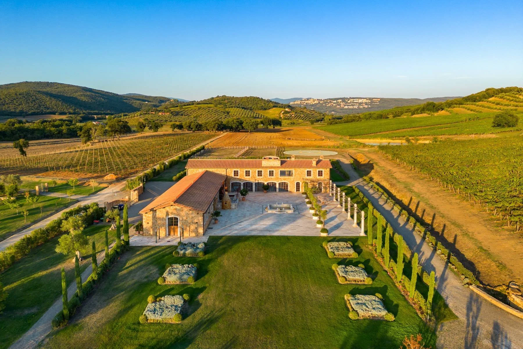 €28,000,000 Tuscan Estate: 84 Acres with Stables, Vineyard, and Olive ...