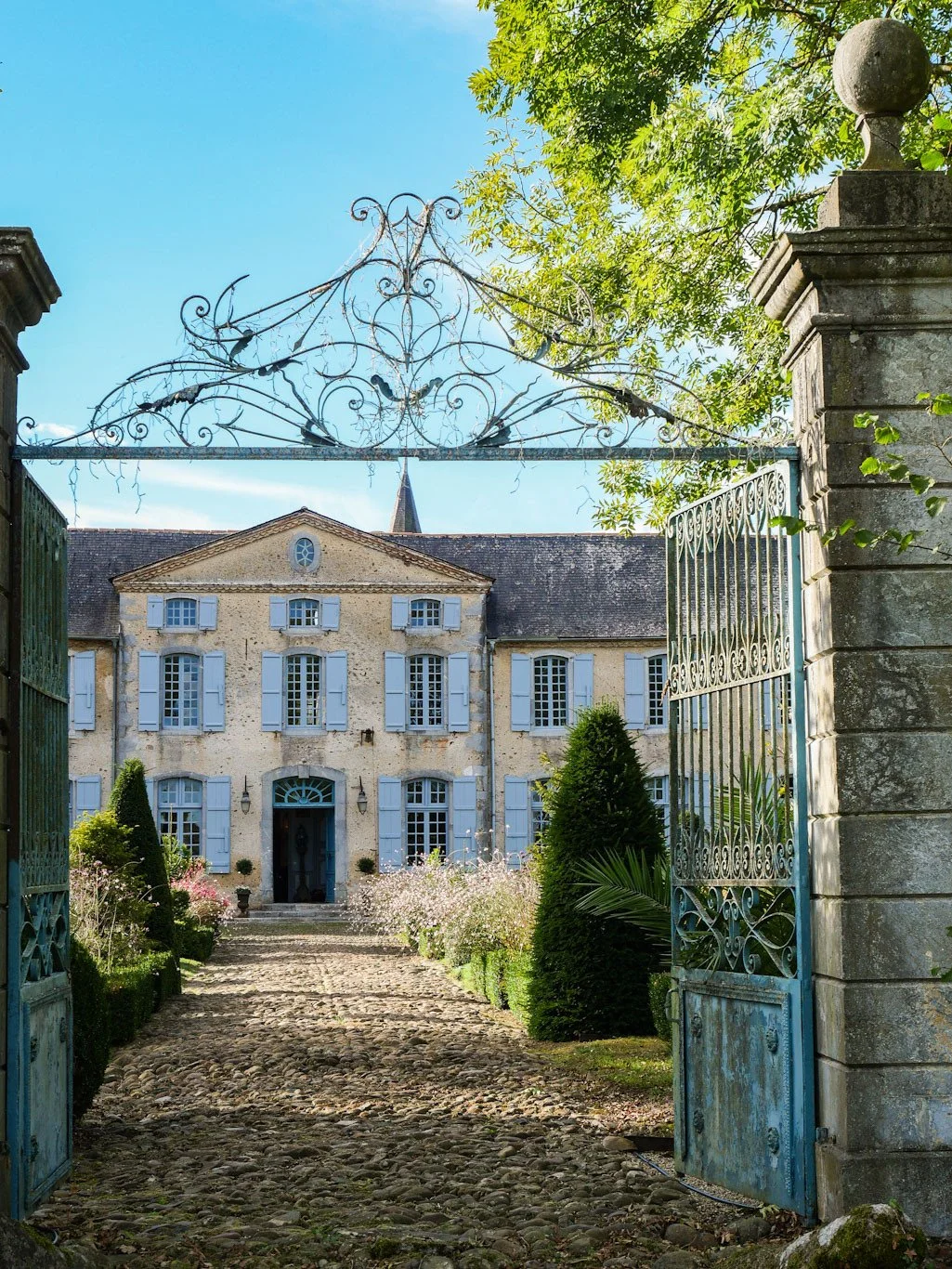 A Romantic 18th-Century Château in Southwest France — Francis York