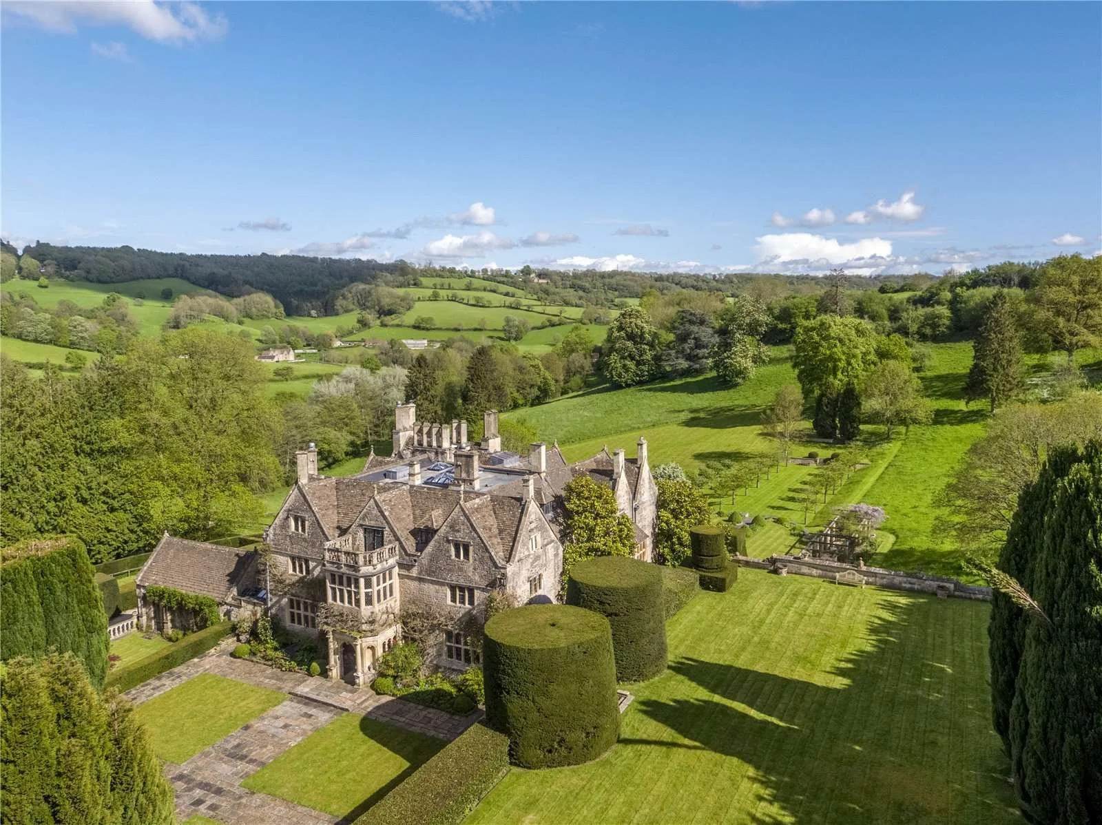 400-Year-Old Manor on the Edge of the Cotswolds Listed for £12.5 ...