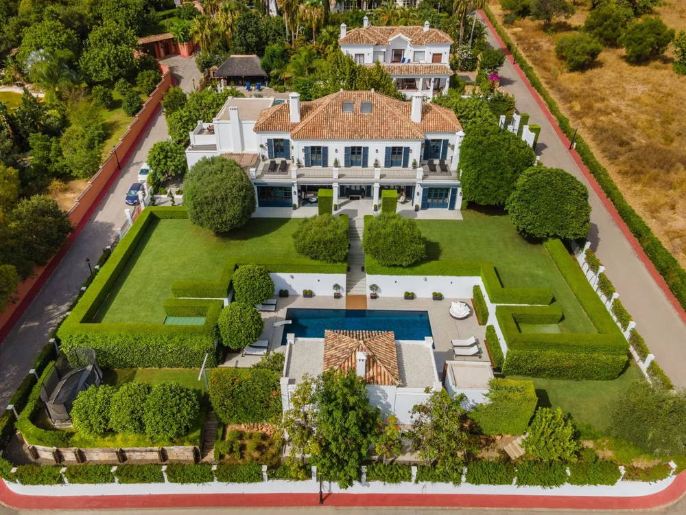 This Bespoke Marbella Villa Offers World Class Amenities — Francis York
