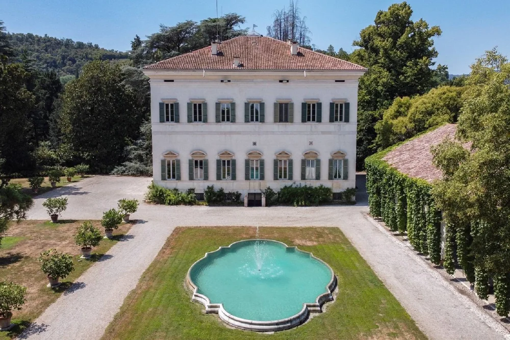 Elegant Venetian Villa in the Veneto Region of Italy — Francis York