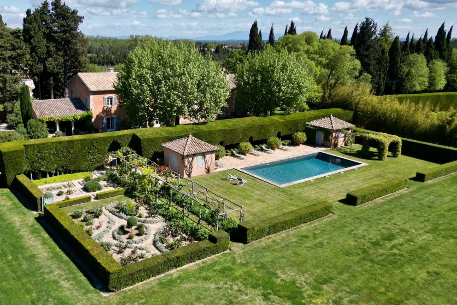 Beautifully Restored Provençal Farmhouse Near Saint-Rémy-de-Provence ...
