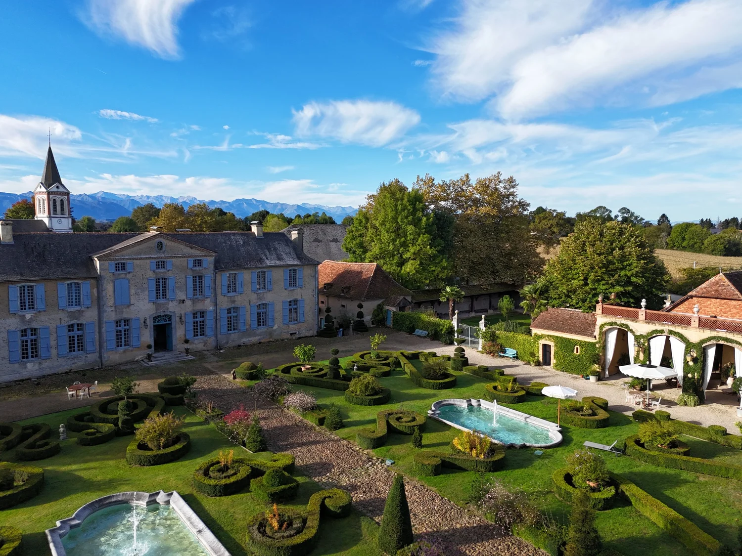 A Romantic 18th-Century Château in Southwest France — Francis York