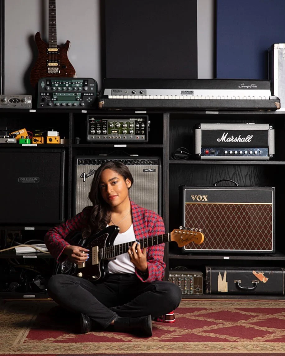 Bio — Amanda Jones