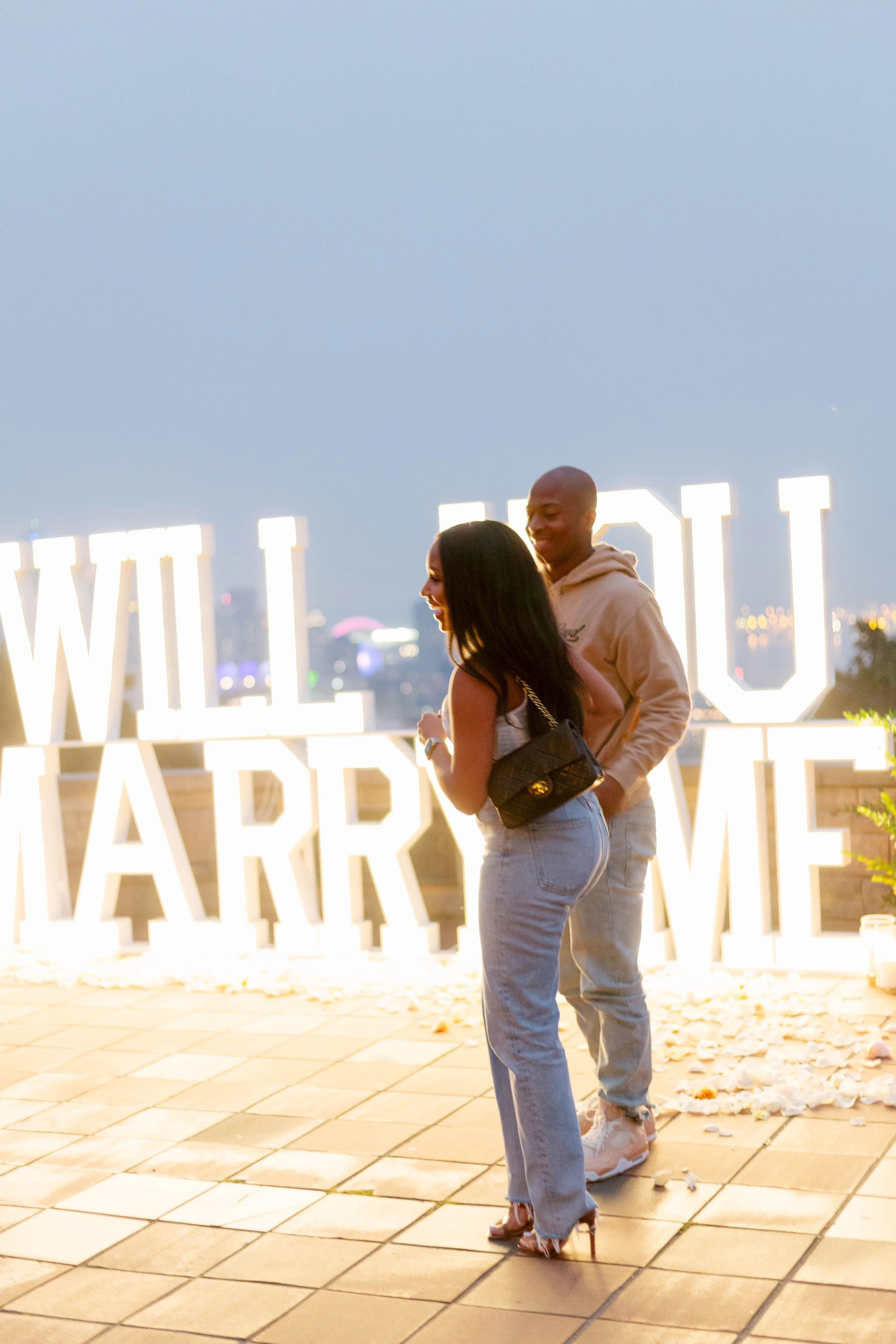 Tyler Lockett engaged to Lauren Jackson at Kerry Park in Seattle ...