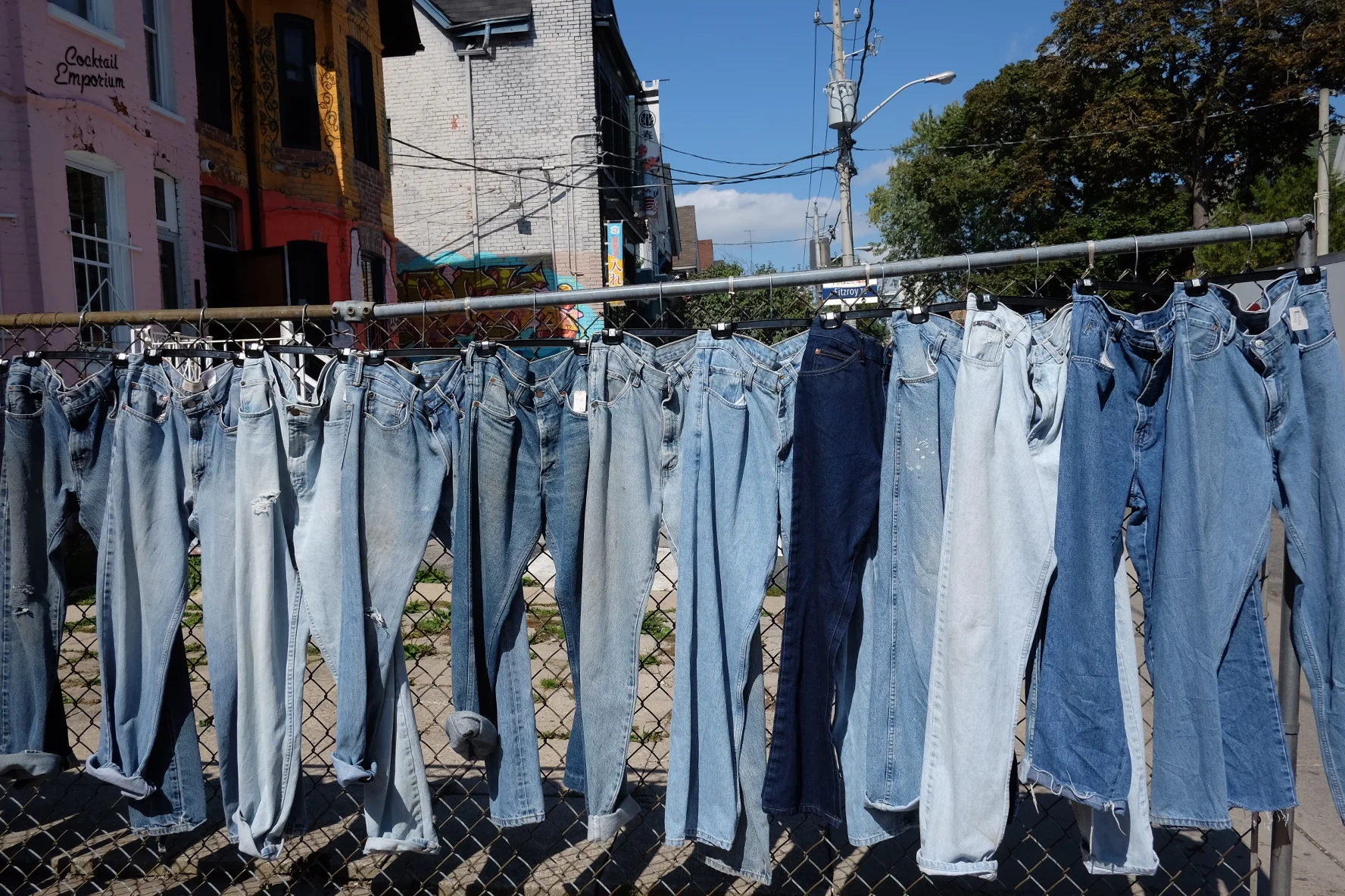 TORORONTO 43°42′N 79°24′O — Girly Girl Magazine