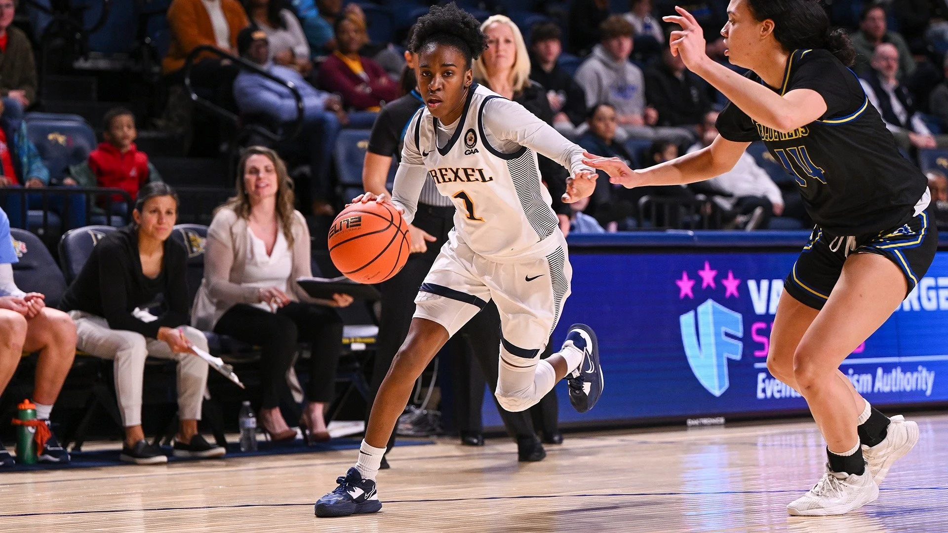 Keishana Washington's jersey to be retired the same year she became the top Canadian woman hoops ...