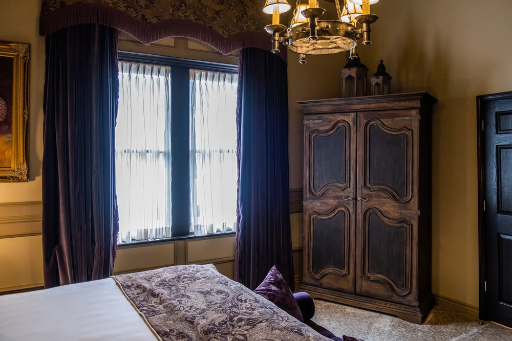 Luxury King Suites — The Detroit Club