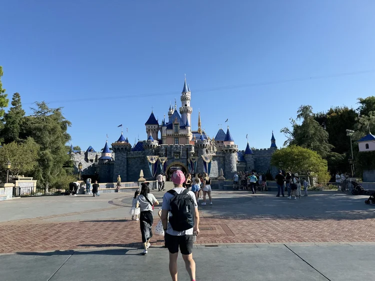 Guide to Early Entry at Disneyland (Both Parks)